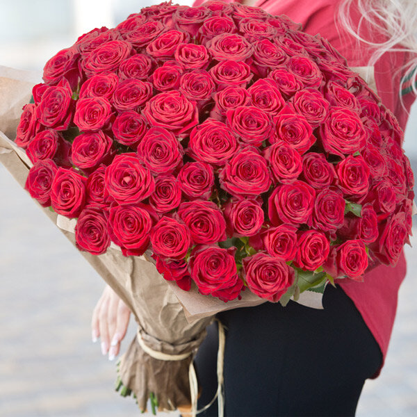Bouquet de roses "101 GRANDES ROSES ROUGES" - Livraison Express | Florajet